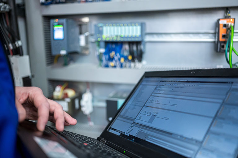 The Differences & Complementary Roles of PLC and SCADA